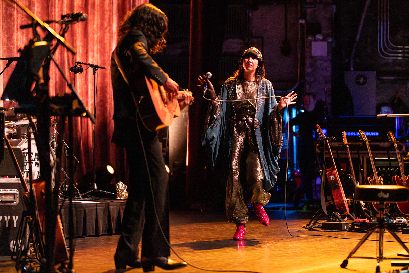 Yeah Yeah Yeahs wrapped up Hidden in Pieces tour with 3 Beacon Theatre ...