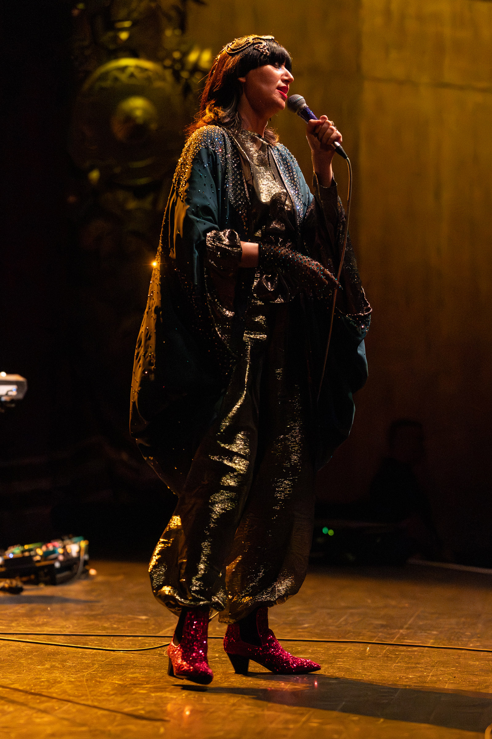 Yeah Yeah Yeahs wrapped up Hidden in Pieces tour with 3 Beacon Theatre ...