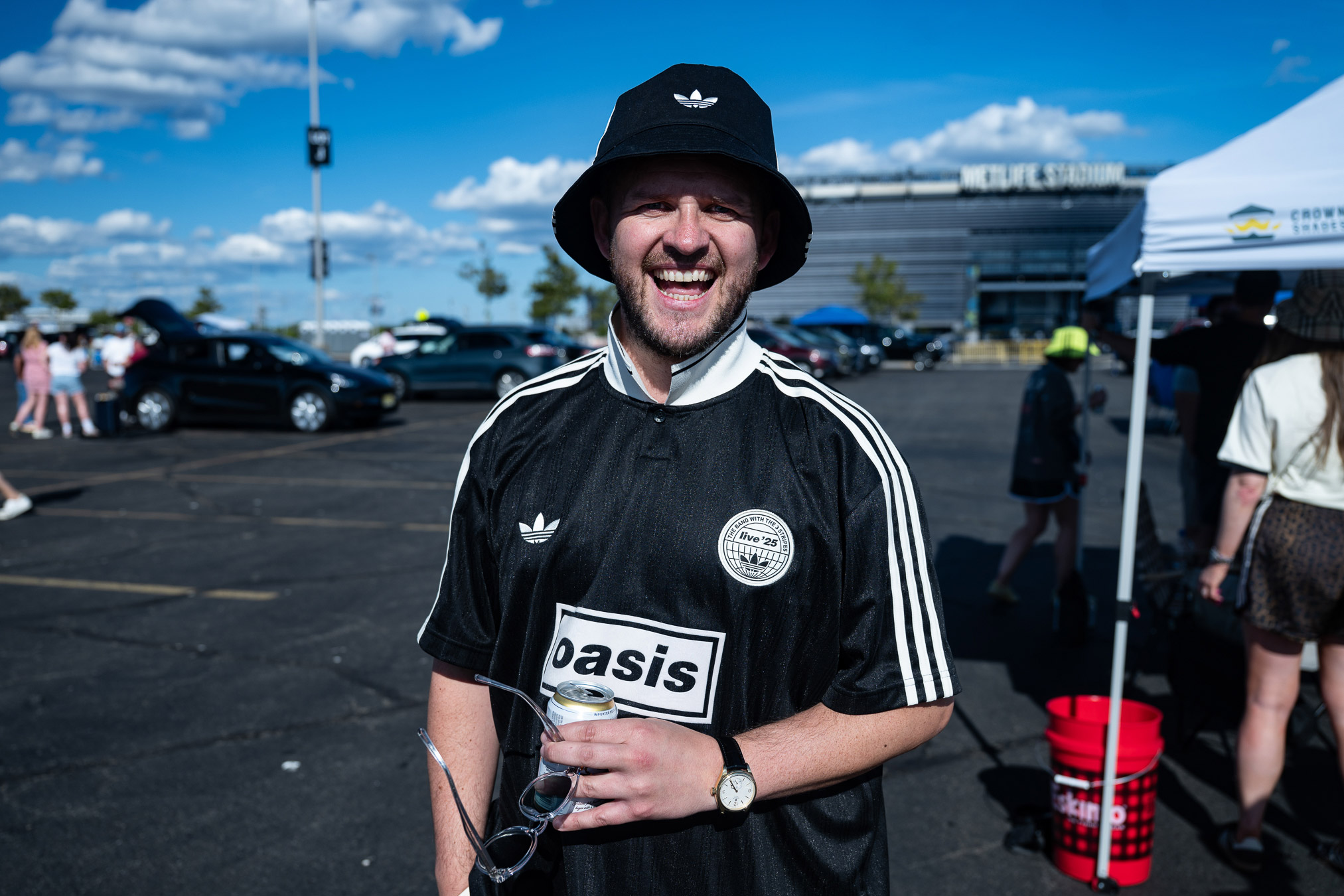 Oasis brought Britpop classics, bucket hats & fireworks to Metlife ...