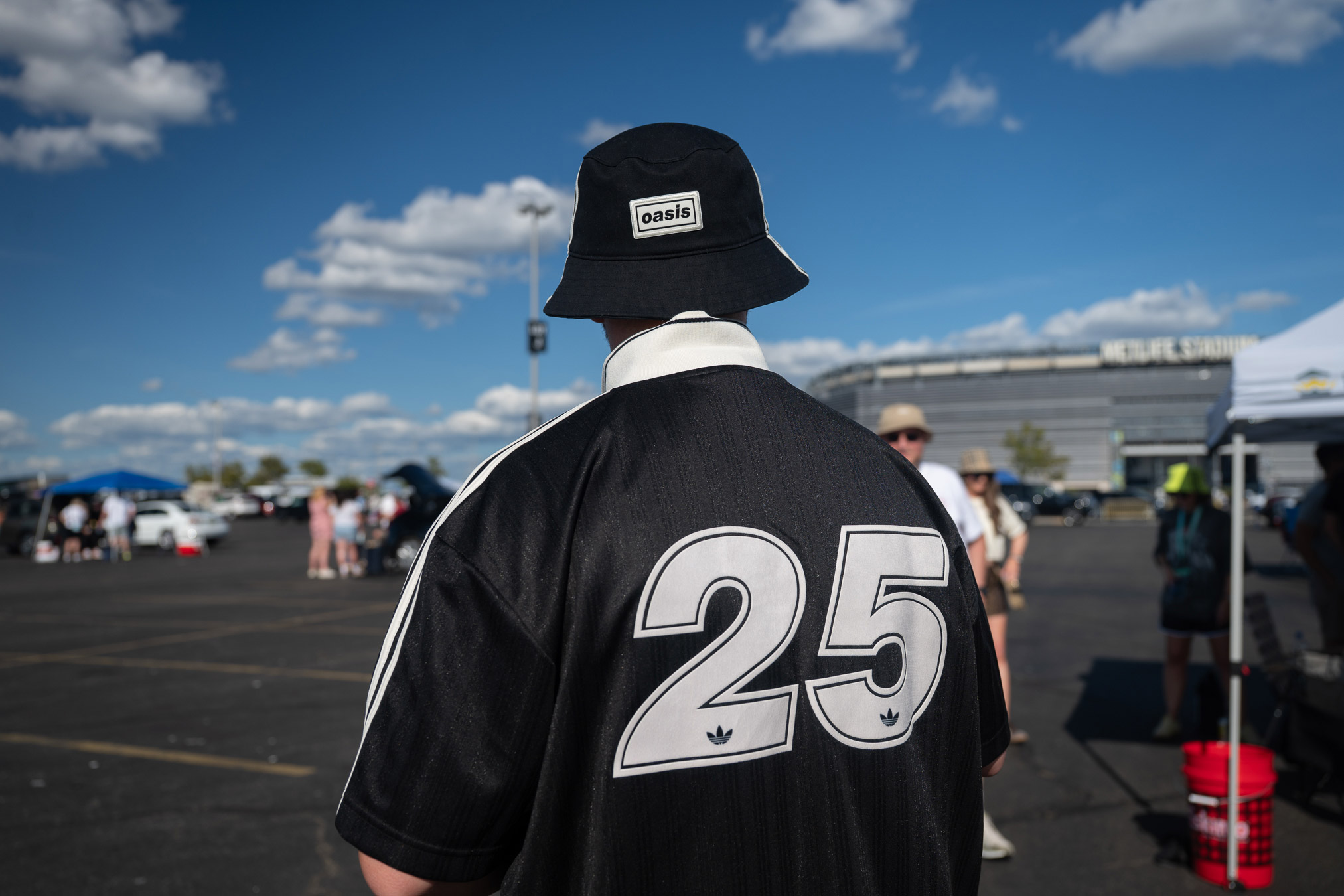 Oasis brought Britpop classics, bucket hats & fireworks to Metlife ...