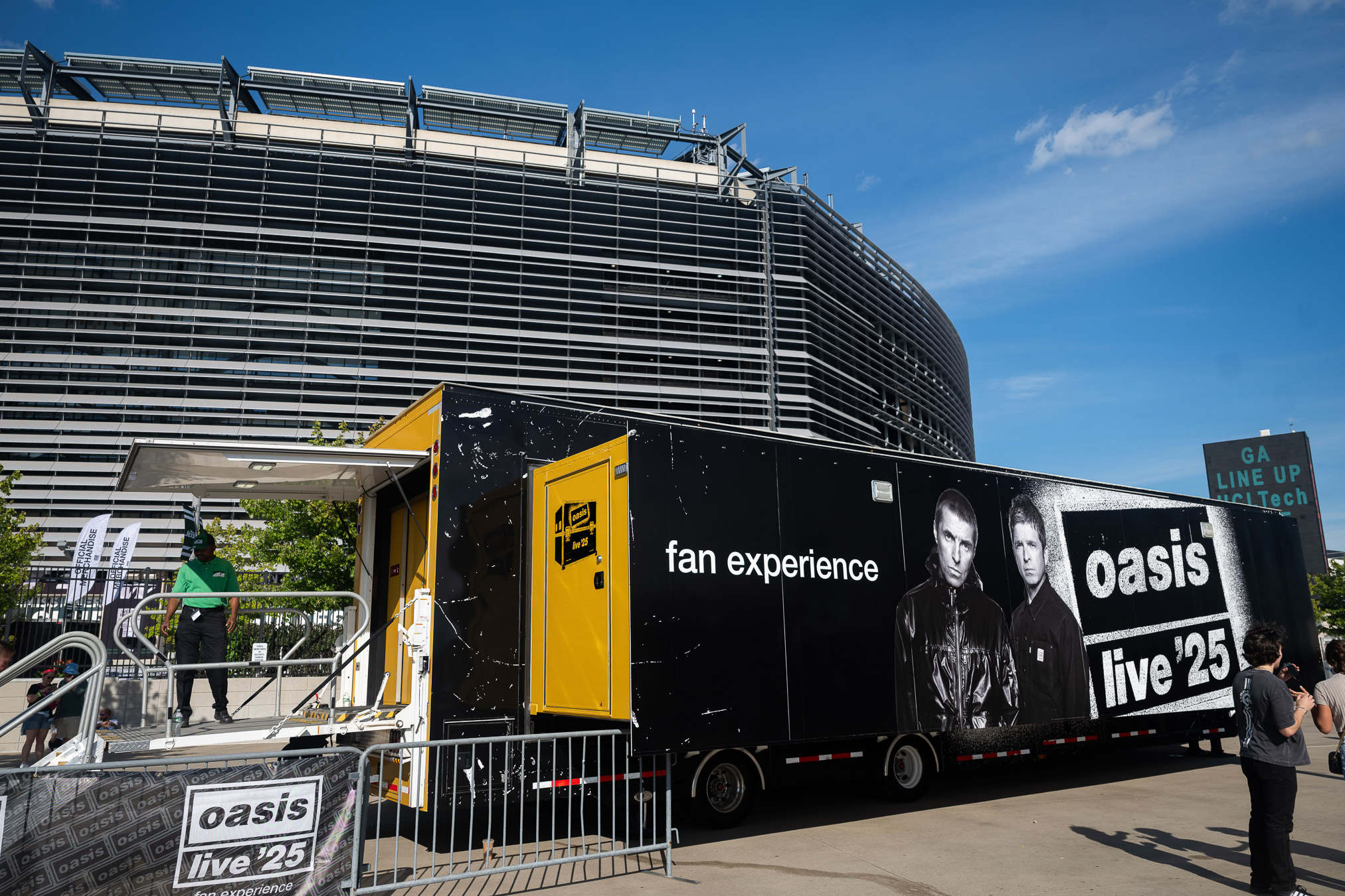 Oasis brought Britpop classics, bucket hats & fireworks to Metlife ...