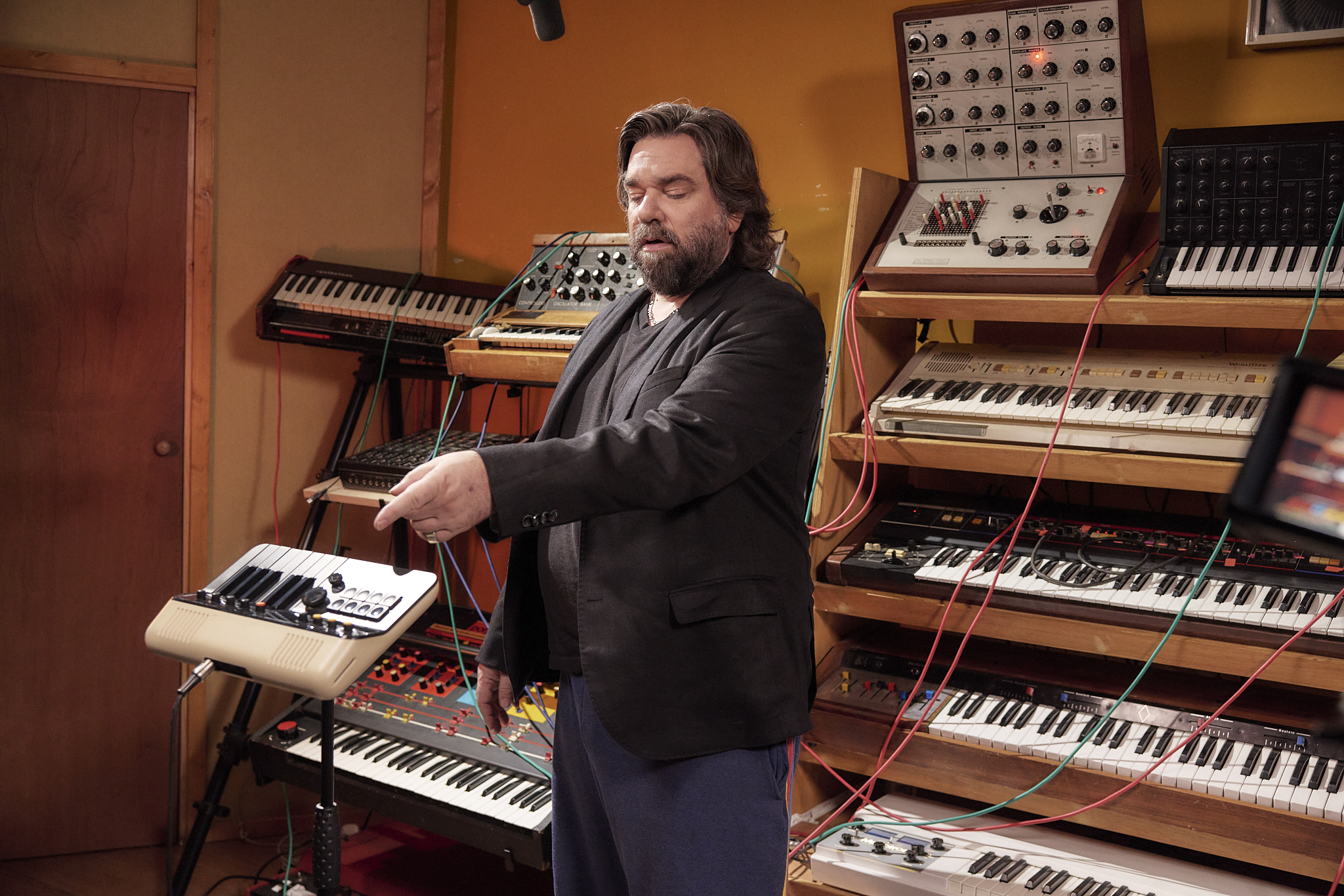 Watch Matt Berry & Jemaine Clement demonstrate Kevin Parker's new synth ...