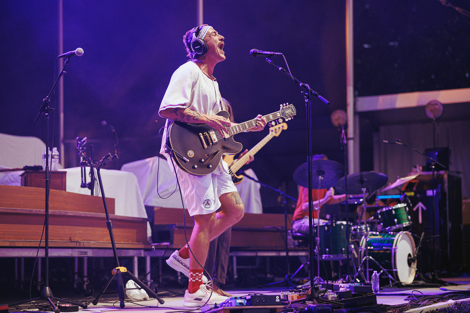 Tyler Childers played 2 Forest Hills Stadium shows with Medium Build ...