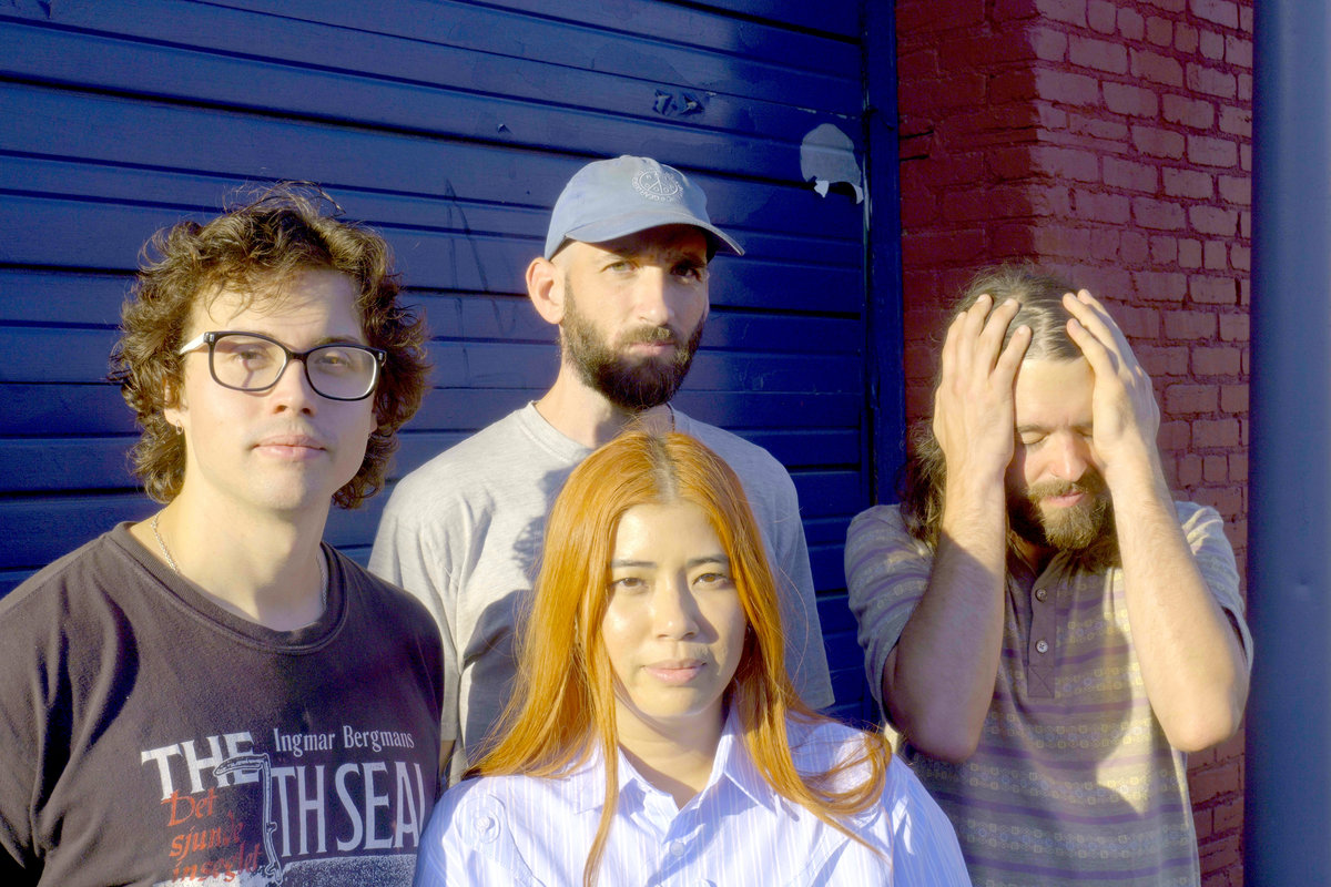 Glitterer announce new album 'erer,' share "Stainless Steel"