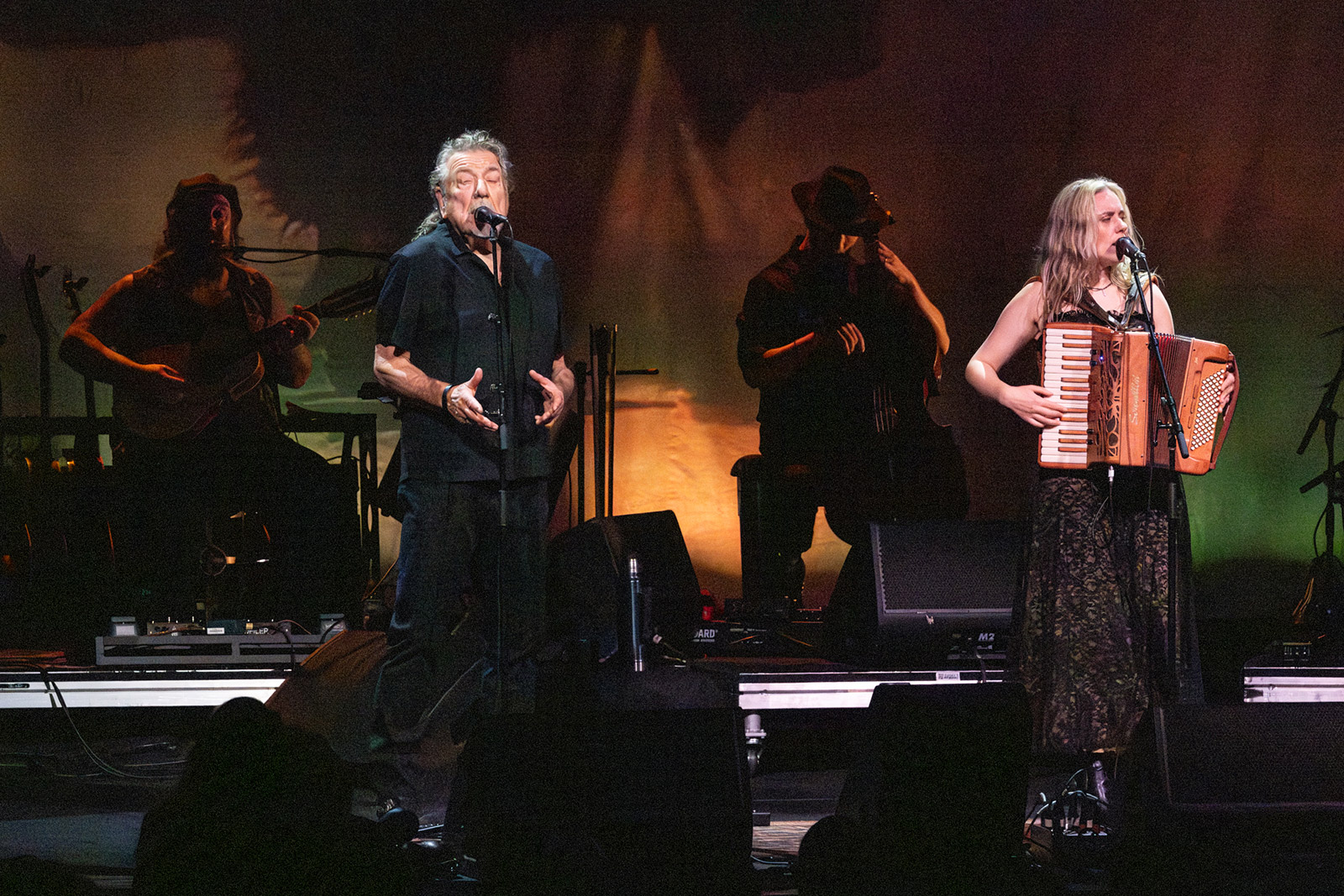 Robert Plant's Saving Grace played Brooklyn Paramount (pics, setlist)